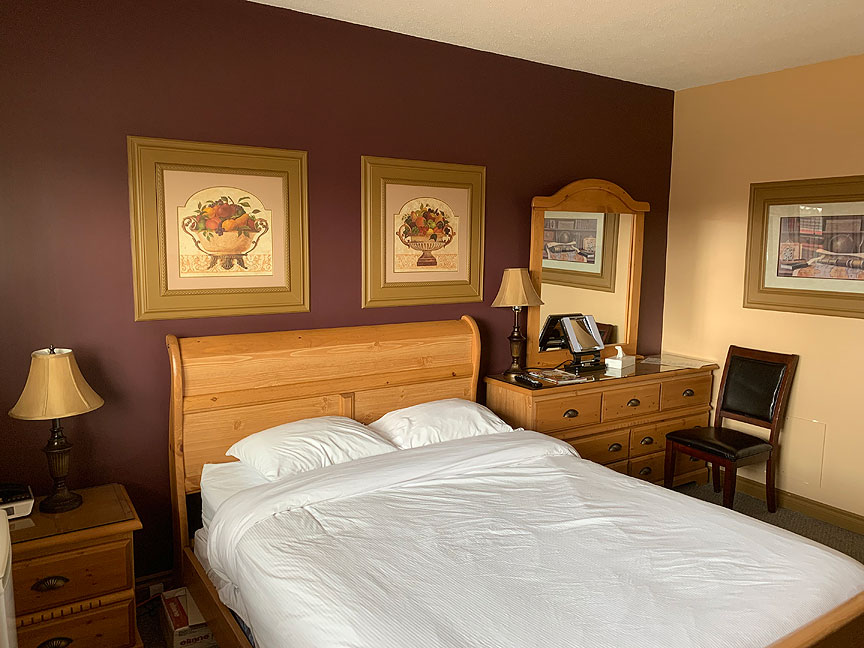 Rooms & Rates – Smoky Lake Inn